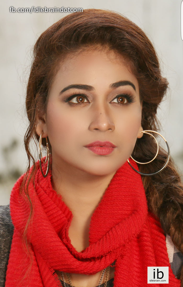 Anchor VJ Jayathi turns heroine - idlebrain.com news