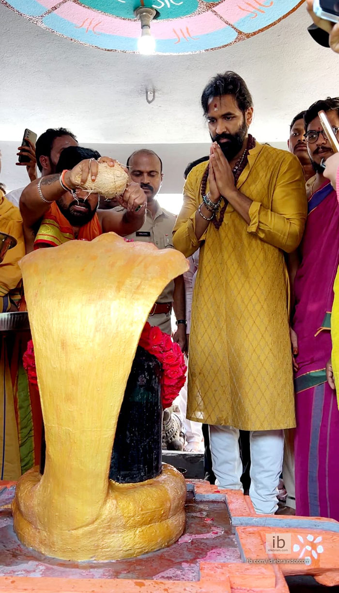 Dynamic Star Vishnu Manchu Offered Prayers At Lord Shiva Temple Located ...