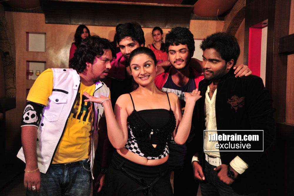 Amma Nanna Oorelithe photo gallery - Telugu cinema - Sonia Agarwal ...