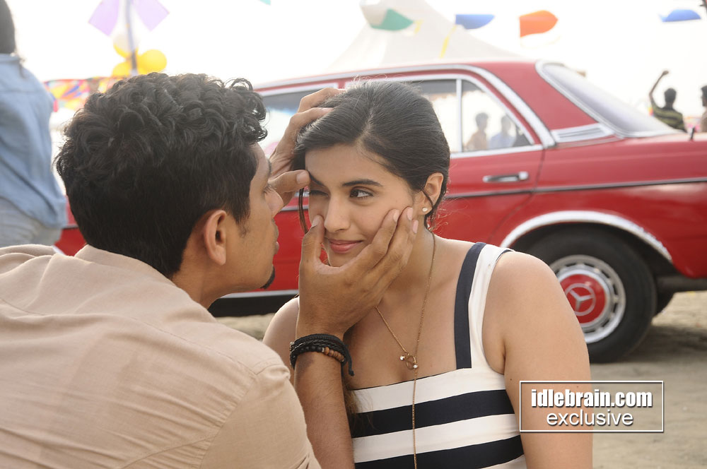 Takkar Photo Gallery Telugu Cinema Siddharth And Divyansha Kaushik