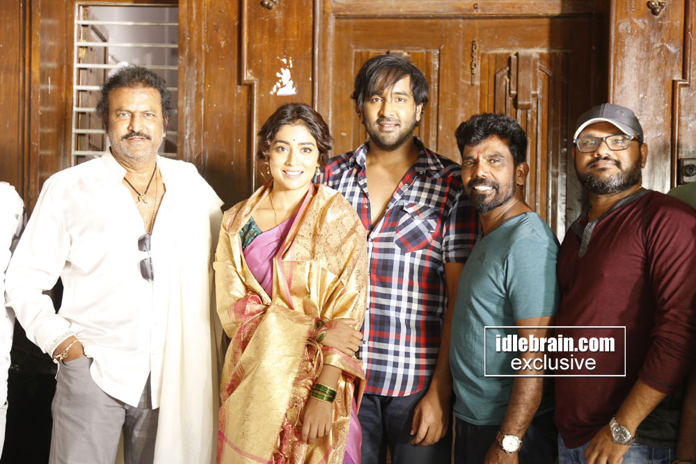 Gayatri working stills photo gallery - Telugu cinema - Mohan Babu ...