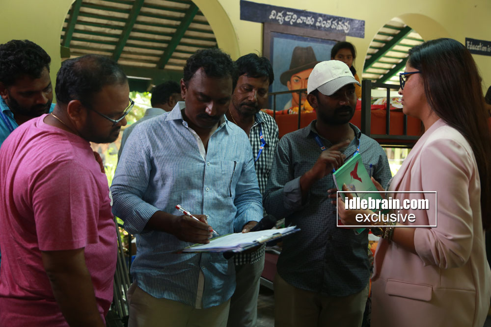 Gayatri working stills photo gallery - Telugu cinema - Mohan Babu ...