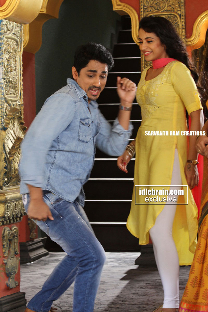 Kalavathi Working Stills gallery - Telugu cinema - Siddharth, Trisha ...