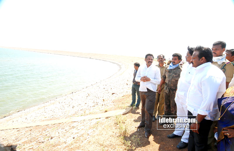Chiranjeevi Visits Velugodu reservoir on 20 Feb 2009 photo gallery ...