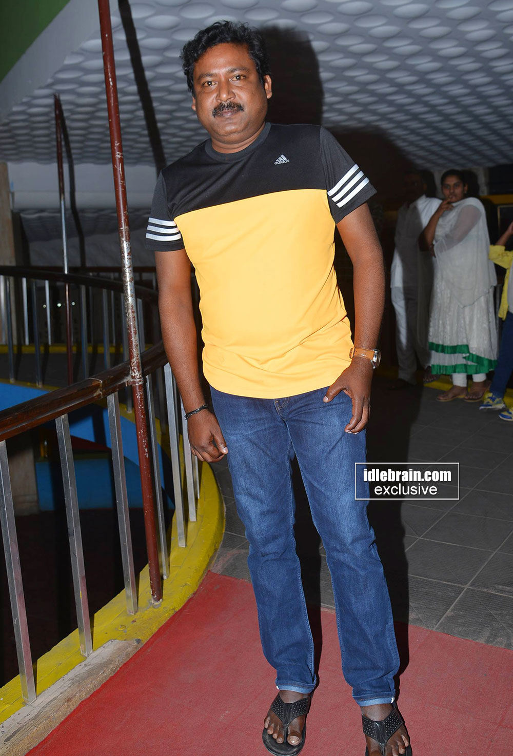 Jayammu Nischayammu Raa public premiere show at Shanti 70MM ...