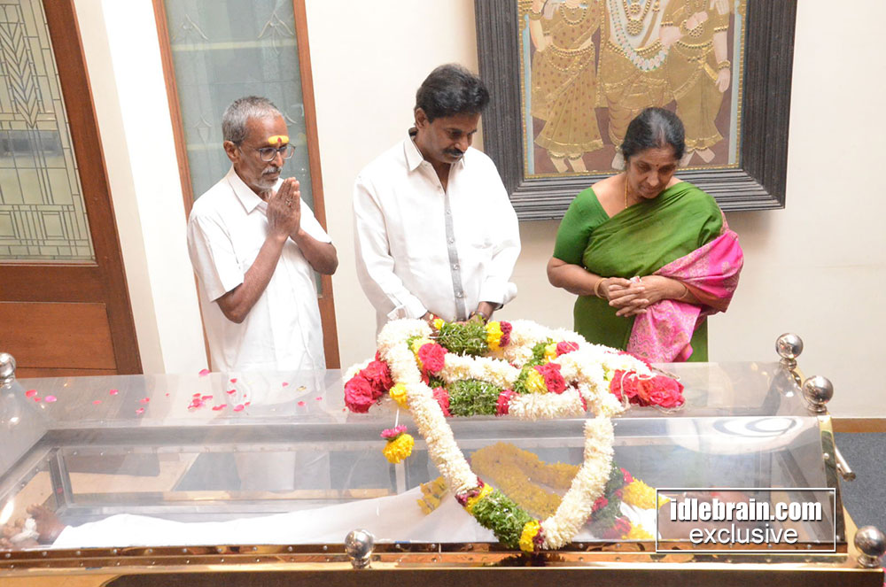 Celebrities pay homage to Chalapathi Rao - Telugu cinema