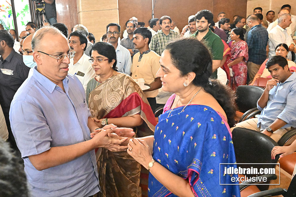 Celebrities pay homage to Ramoji - Telugu cinema