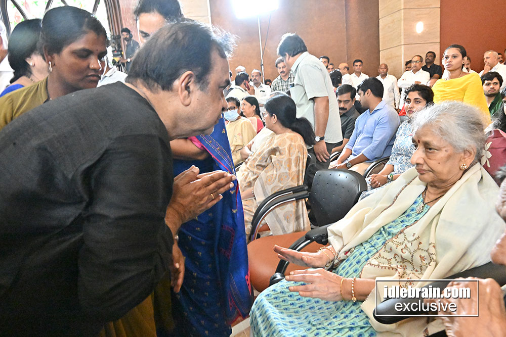 Celebrities pay homage to Ramoji - Telugu cinema
